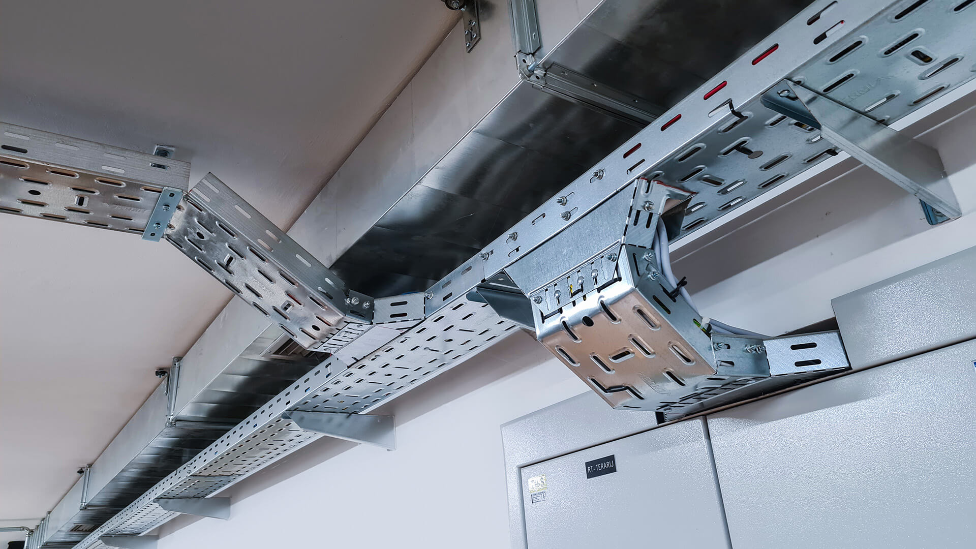 Kabelske police Hermi | Experts for protection from lightning, cable ...